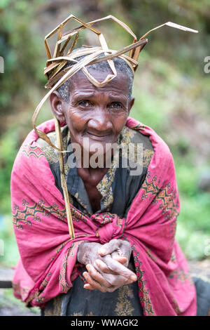 Batwa Pygmies, Bwindi Impenetrable National Park, Uganda, Africa Stock ...