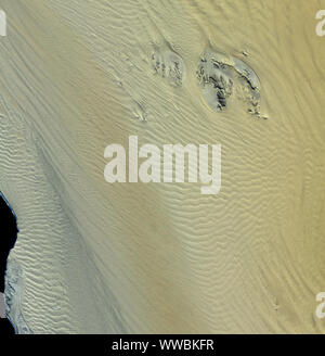 Longitudinal sand dunes Stock Photo - Alamy