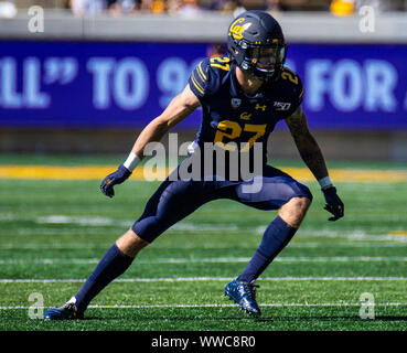California safety Ashtyn Davis (27) in the first half during the Cheez ...