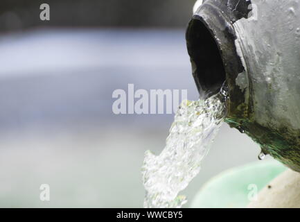 Flowing water pot for decorating gardens and houses Stock Photo - Alamy
