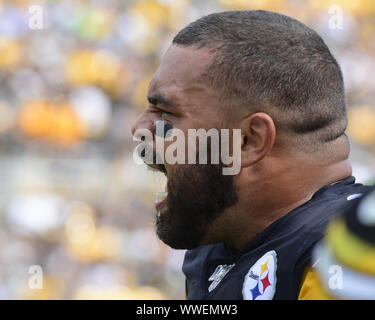 Pittsburgh Steelers defensive end Cameron Heyward (97) looks to the ...