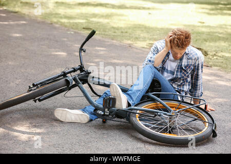Young man falling off of bicycle dramatically Stock Photo: 36640606 - Alamy