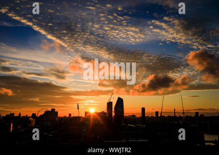 Views of the stunning sunset over the London horizon last night taken ...
