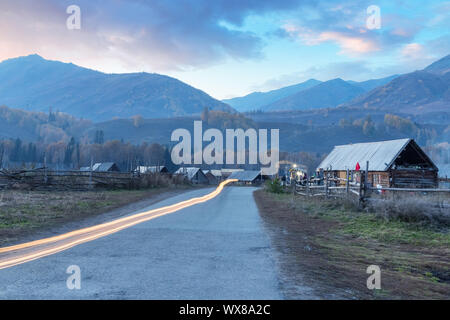 Autumn landscape of Altay. Sunset in the steppe, beautiful evening sky ...