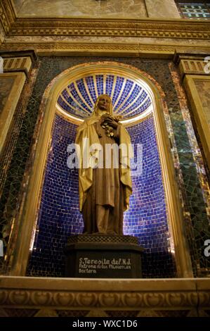 sacred statues inside church of segovia spain Stock Photo - Alamy