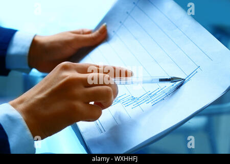read the graph in financial report Stock Photo - Alamy