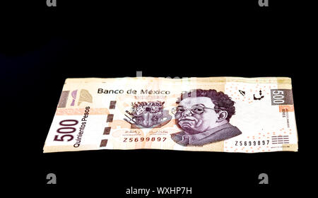 A stack of Mexican 500 pesos bills Stock Photo - Alamy