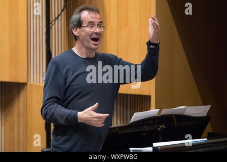 Dresden, Germany. 16th Sep, 2019. Choir director Gunter Berger conducts ...