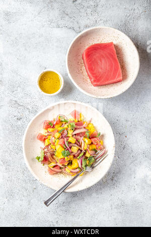 Salad with tuna, mango and avocado Stock Photo - Alamy