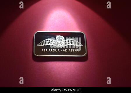 RAF Per Ardua Ad Astra badge and brooch Stock Photo - Alamy
