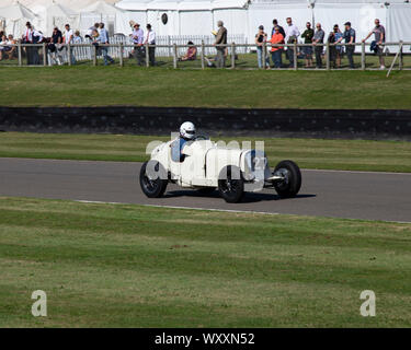 Julian Wilton driving a 1935 ERA B-type R7B racing car at the 2019 ...
