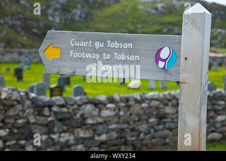 Cementerio junto a playa Bostadh (Cemetery nearby Bostadh Beach). Great ...
