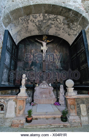 The Tomb of St Peter in the Catacombs of Basilica San Pietro St Peter ...