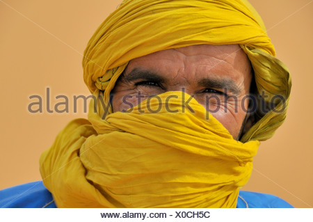berber with traditional tagelmust , Morocco, Erg Chebbi, Sahara Stock ...