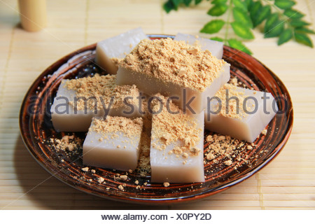 Kuzumochi (Arrowroot cake Stock Photo - Alamy