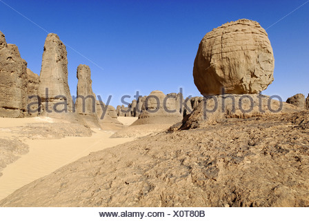 Algeria Sahara Rock formation Tin Akachaker Tassili you Hoggar Wilaya ...