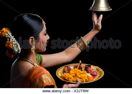 Portrait of a woman performing a pooja Stock Photo: 34026622 - Alamy