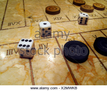 LEISURE CONCEPT: Tabula Roman Board Game Stock Photo - Alamy