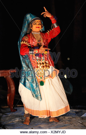 Kathakali dance, Minukku character, Kerala, southern India, Asia Stock ...
