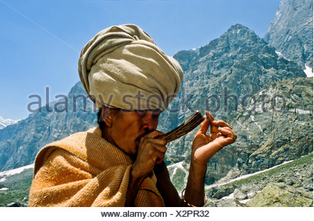 Sadhu smoking marijuana in the mountains of Himalaya Stock Photo ...