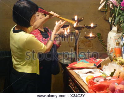 Chinese ancestor worship lighting incense on the alter Stock Photo ...