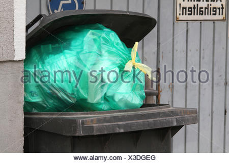 Garbage bin, trash can, overfilled with cardboard packaging Stock Photo ...