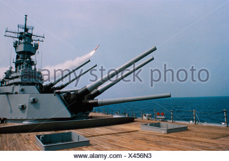 Tomahawk missile fired from USS Iowa Stock Photo: 4392536 - Alamy