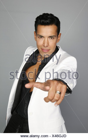 Oscar Loya (C) of ?Alex Swings Oscar Sings!?, representing Germany in ...