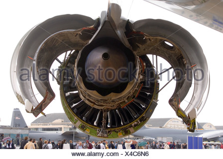 Boeing 747-8 engine open cowling Stock Photo - Alamy