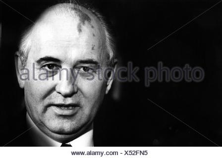 Mikhail Gorbachev, * 2.3.1931, Soviet politician (CPSU), full length ...