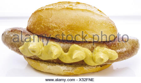 Bratwurstsemmel mit Senf Stock Photo: 134165754 - Alamy