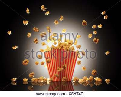 Popcorn exploding from bucket Stock Photo: 118699638 - Alamy