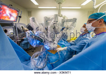 Hysterectomy performed by the telesurgery robot Da Vinci, which four ...