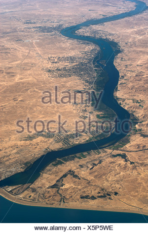 The Euphrates River and the Desert Beyond, Anbar Province of Iraq Stock ...