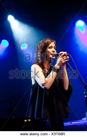 Louise Rhodes, singer of the British band Lamb, live in the Schueuer ...