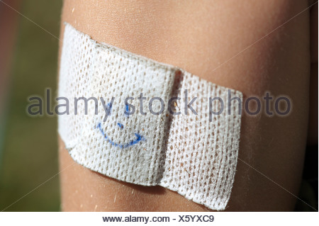 Plaster with a smiley face on a child's leg Stock Photo: 62219649 - Alamy