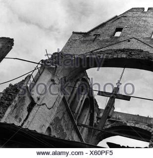 post war period, destroyed cities, Germany, Hamburg, statues, late ...