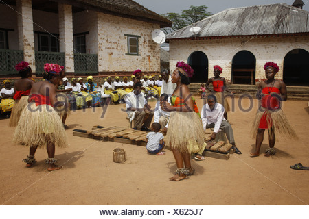 Traditional music and dance, chief farmstead of the Fon, Bafut, West ...