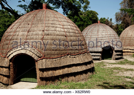 Overall shots of three traditional Zulu huts Stock Photo - Alamy