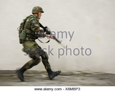 Side profile of two soldiers aiming their rifles Stock Photo - Alamy