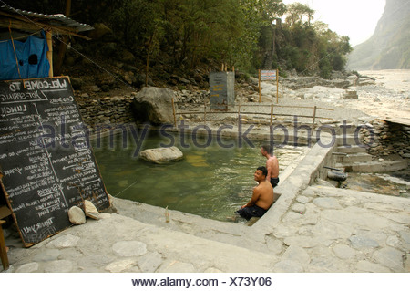 Tatopani hot springs annapurna nepal Stock Photo - Alamy