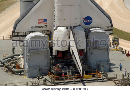 Rear View of Space Shuttle Discovery Stock Photo: 14942215 - Alamy
