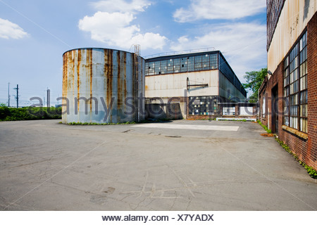A run down warehouse Stock Photo: 21465762 - Alamy
