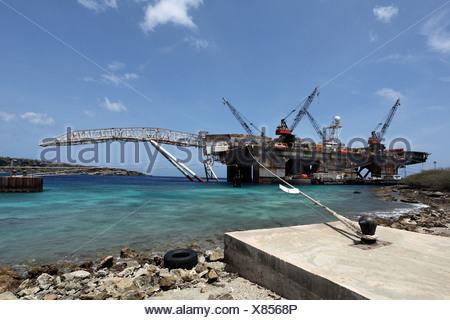 Curacao, Willemstad, Oil rig under repair Stock Photo: 64381900 - Alamy