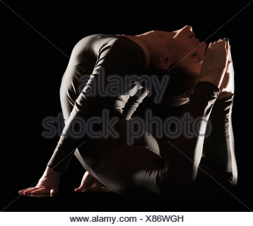 Contortionist bending over backwards Stock Photo: 30671207 - Alamy