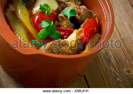 Kuzu guvec - Turkish dish of lamb with vegetables Stock Photo - Alamy