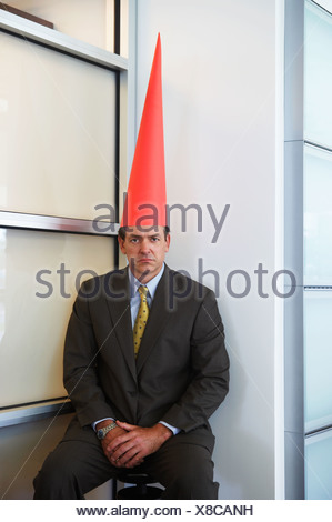 Businessman wearing a dunce cap Stock Photo: 14094178 - Alamy