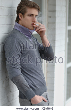 Man leaning on a wall, smoking Stock Photo: 48566667 - Alamy