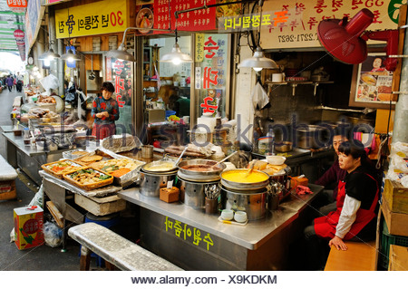 Korean food, small restaurant, food stall in a market in Seoul, South ...