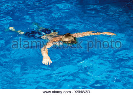 "Dead man" floating at the surface of a swimming pool Stock Photo ...